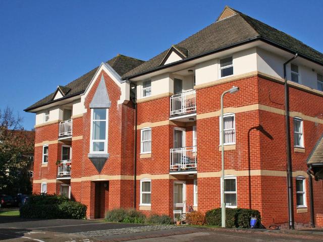 Jackman Close, Abingdon OX14, 2 bed flat to rent, £1,250 pcm | PrimeLocation