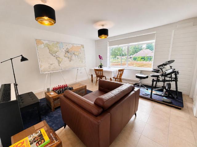 Jacks Hill, Graveley, Hitchin 1 bed terraced bungalow to rent £1,325 pcm £306 pw