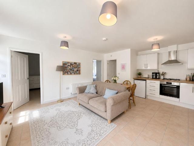 Jacks Hill, Graveley, Hitchin 2 bed terraced bungalow to rent £1,525 pcm £352 pw