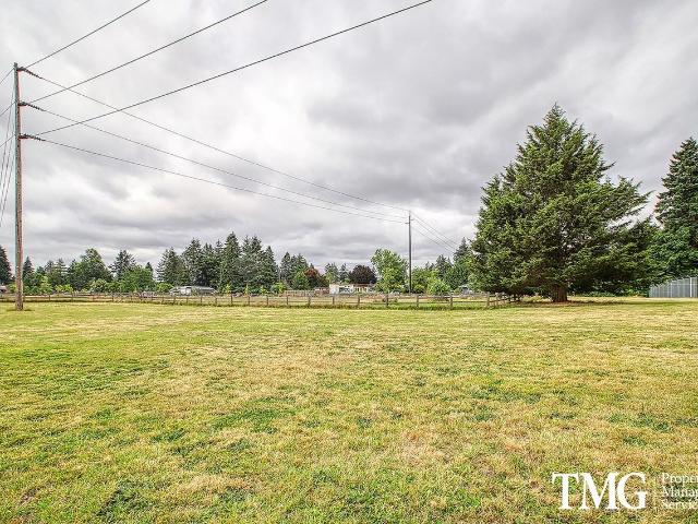 Jackson Court Apartments 3 Bedroom Apartment for Rent at 1313 Ne 131st Pl, Portland, OR 97230 Hazelwood