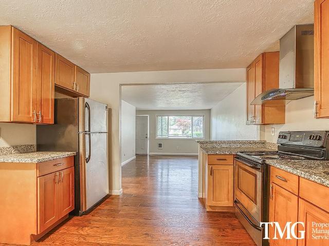 Jackson Court Apartments 1 Bedroom Apartment for Rent at 1313 Ne 131st Pl, Portland, OR 97230 Hazelwood