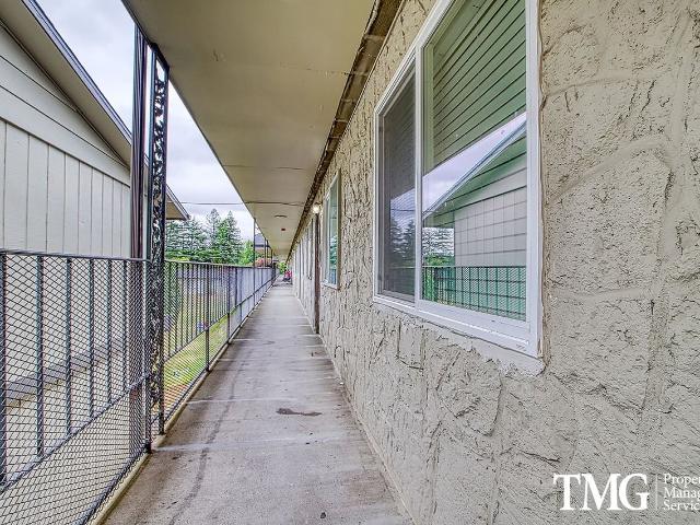 Jackson Court Apartments 1 Bedroom Apartment for Rent at 1313 Ne 131st Pl, Portland, OR 97230 Hazelwood