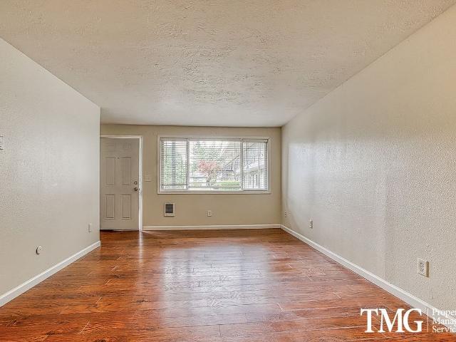 Jackson Court Apartments 2 Bedroom Apartment for Rent at 1313 Ne 131st Pl, Portland, OR 97230 Hazelwood