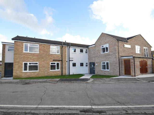 Jackson Court, High Wycombe HP15 2 bed apartment to rent £1,450 pcm £335 pw