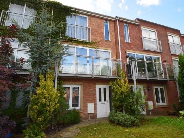Jackson Crescent, Hulme, Manchester. 3 bed terraced house to rent £2,100 pcm £485 pw