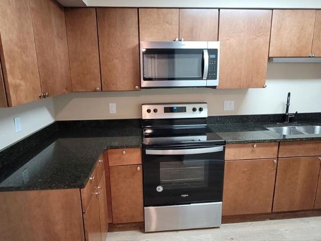Jackson Square 2 Bedroom Apartment for Rent at Jackson Square LLC, Omaha, NE 68105 Hanscom Park