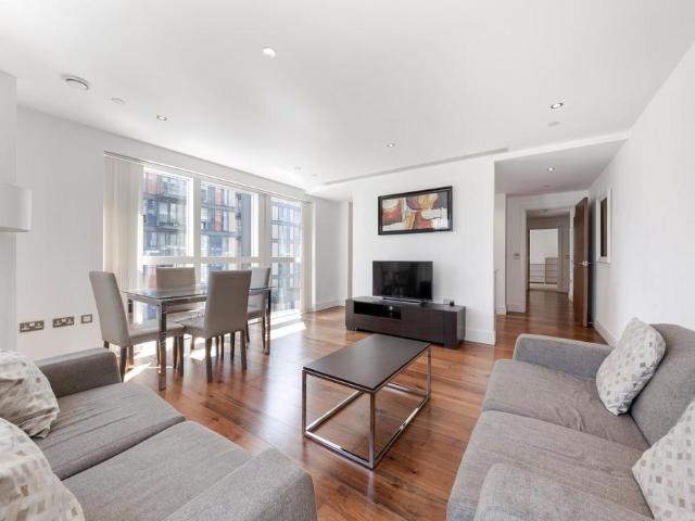Jackson Tower, Lincoln Plaza, E14 3 bed apartment to rent £3,900 pcm £900 pw