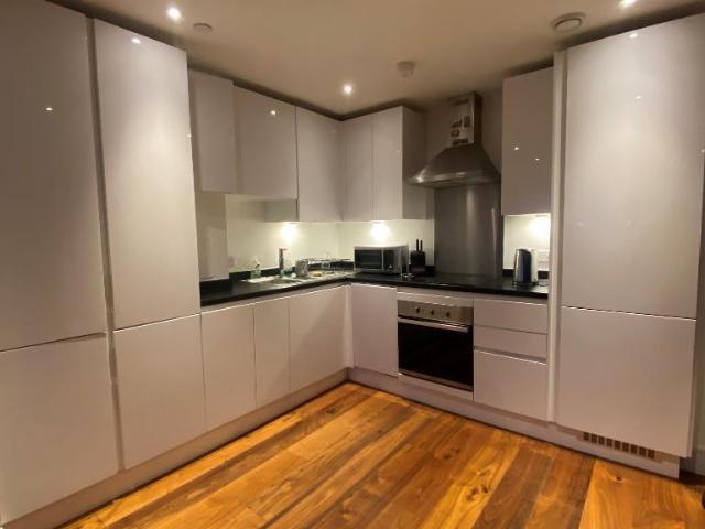 Jackson Tower, 1 Lincoln Plaza. 2 bed flat to rent £2,947 pcm £680 pw