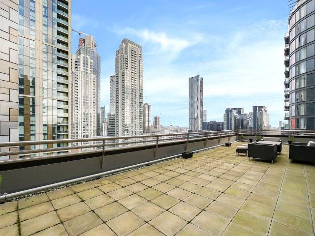Jackson Tower, 1st Lincoln Plaza, Canary Wharf, London E14, 2 bed flat to rent, £3,750 pcm | PrimeLocation