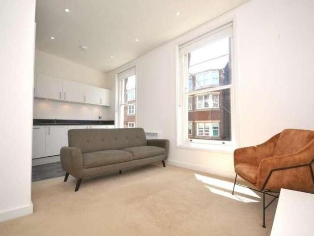 Jacksons Corner, High Street, RG1