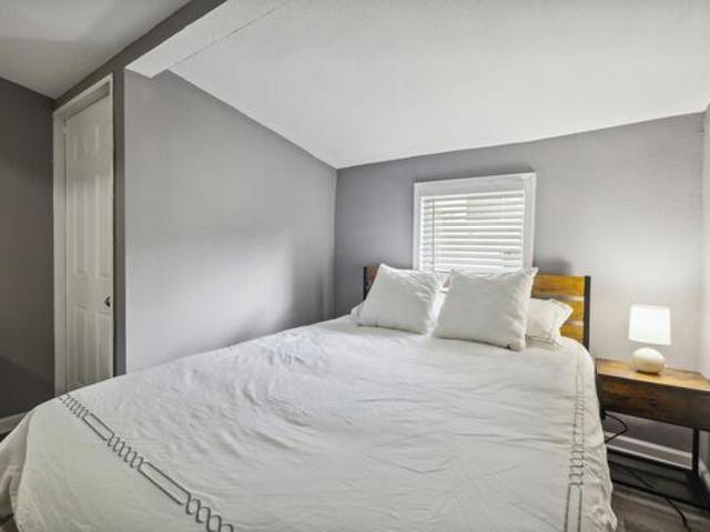 Jacksonville House. Homey & newly renovated
