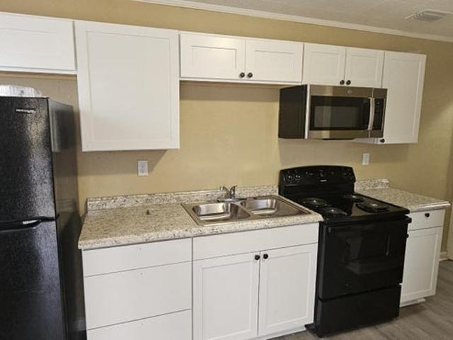 Jacksonville House with Dining area. Newlyrenovate
