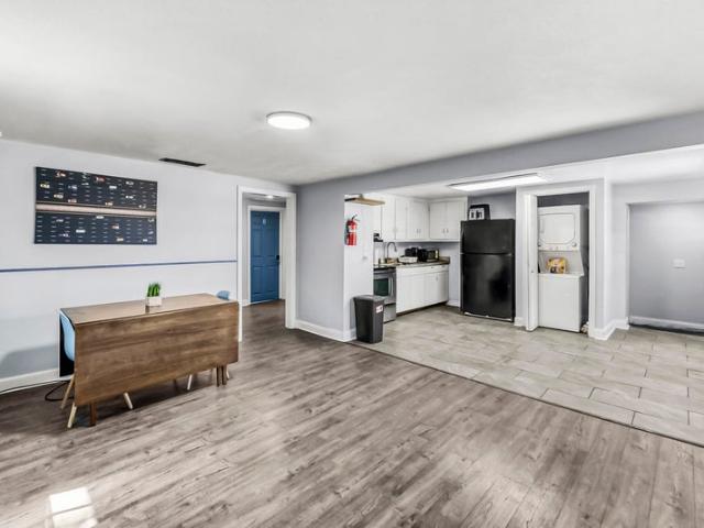 Jacksonville House with Dining area. Newlyrenovate