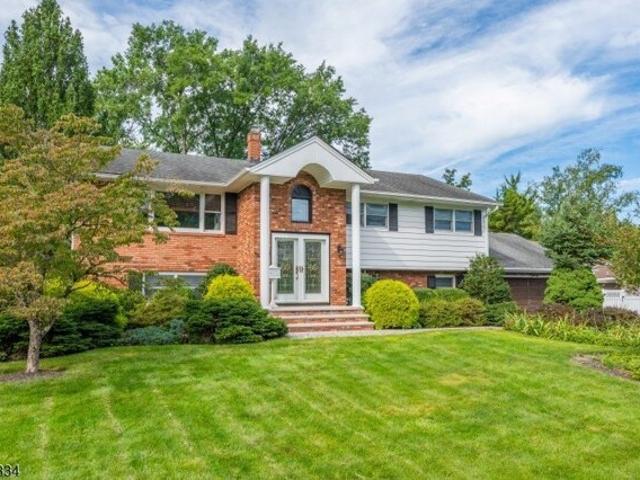 Jaclyn Dr, East Hanover, Home For Sale