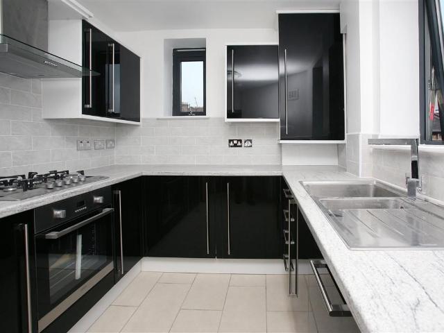 Jacob Mansions, Umberston Street, Whitechapel, London E1, 3 bed flat to rent, £3,200 pcm | PrimeLocation