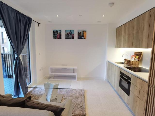 Jacquard Point, London E1 Studio to rent £1,950 pcm £450 pw