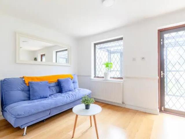 Jade Close, Beckton, London E16, 1 bed town house to rent, £1,600 pcm | PrimeLocation