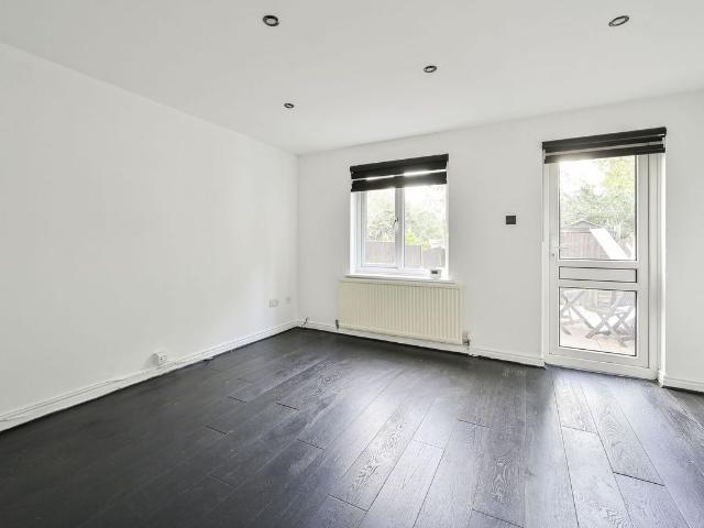 Jade Close, Beckton, London E16, 3 bed property to rent, £2,400 pcm | PrimeLocation