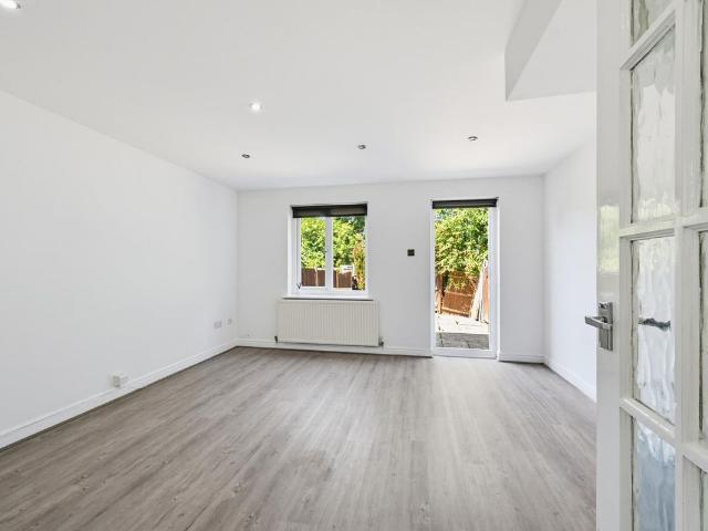 Jade Close, London E16, 3 bed terraced house to rent, £2,450 pcm | PrimeLocation