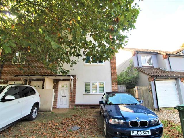 Jade Close, London E16, 4 bed semi detached house to rent, £2,300 pcm | PrimeLocation