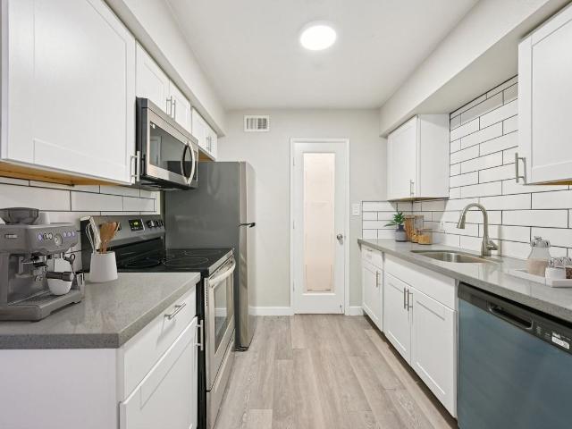 Jade Ridge Apartments 2 Bedroom Apartment for Rent at 17625 N 7th St, Phoenix, AZ 85022