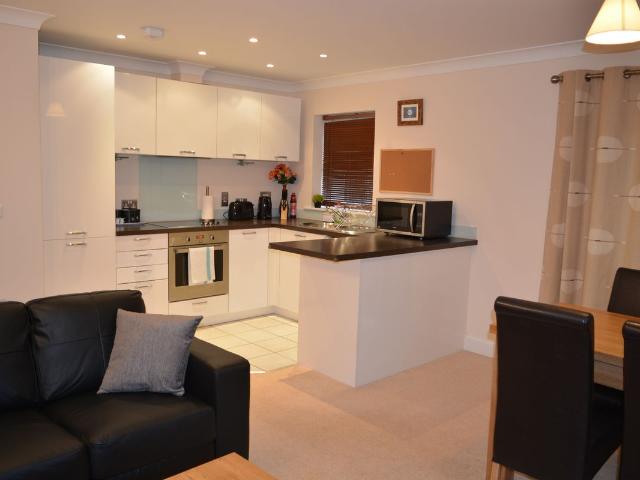 Jago Court, Newbury RG14, 2 bed flat to rent, £1,375 pcm | PrimeLocation