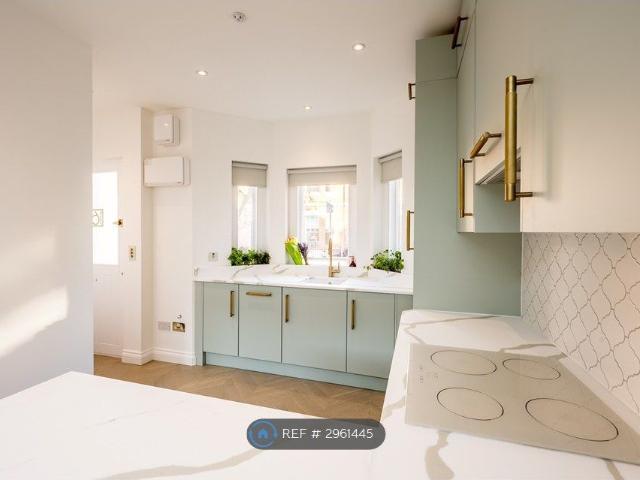 Japan Cres, London N4, 2 bed detached house to rent, £3,100 pcm | PrimeLocation
