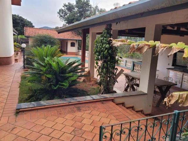Jardim Amapola Chácara com 2.000 m2 Casa térrea com 4 suítes, 8 wc e 12 vagas
