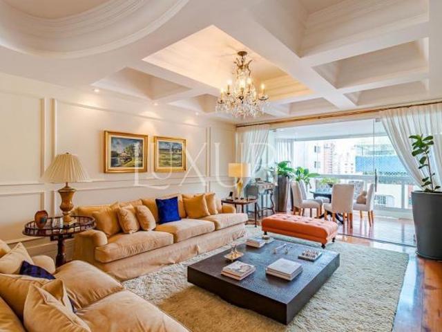 Jardim América | 300 m² Exclusivos com 4 Suítes e 4 Vagas em Endereço Nobre
