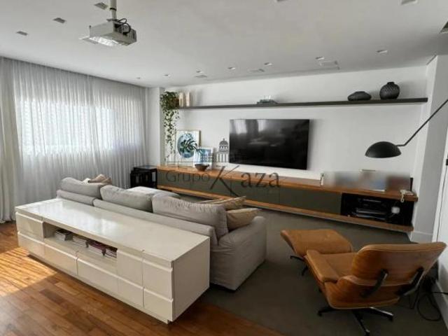 Jardim América 3 Dormitórios 222m² 2 Grs