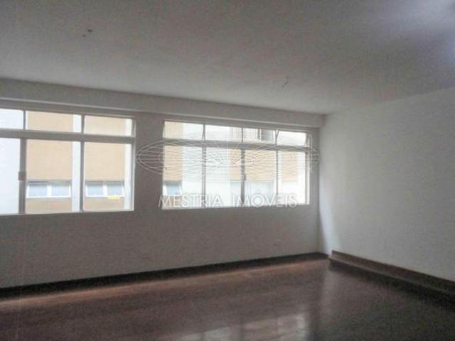 Jardim América Apartamento amplo e com muita luminosidade natural!