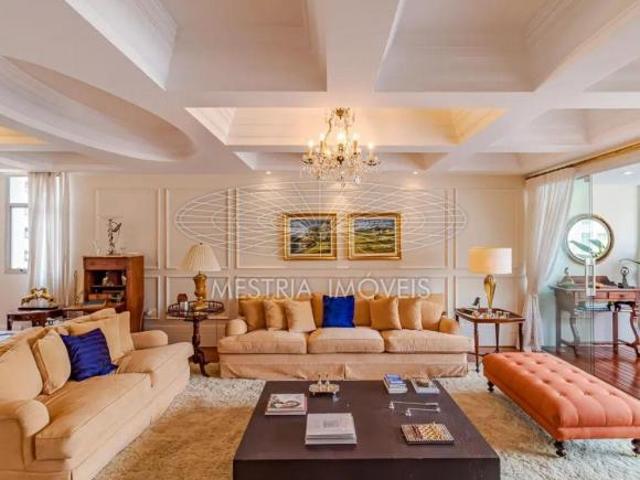 Jardim América! Apartamento com ambientes amplos e próximo ao clube Paulistano!