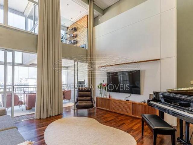 Jardim América | Apartamento em andar alto com 151 m², Pé direito duplo e 3 Vagas!