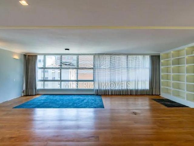 Jardim América | Apto impecável | 240 m² | 3 vagas | Localização especial!