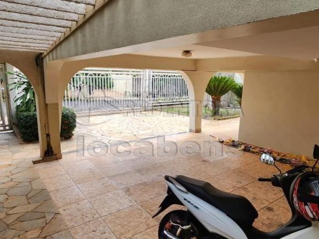 Jardim Aclimação Sobrado com 04 Dormitórios sendo 03 tipo apartamento e 01 de serviço