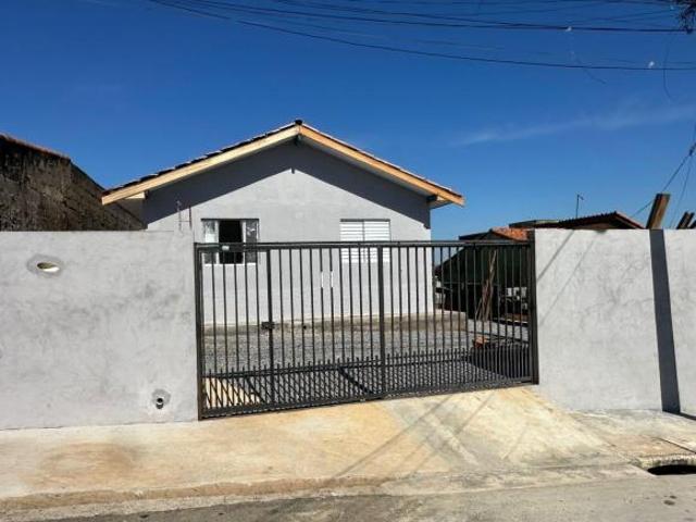 Jardim Águas Claras/Henedina Casa Térrea com 2 quartos, cômodo externo e 3 vagas