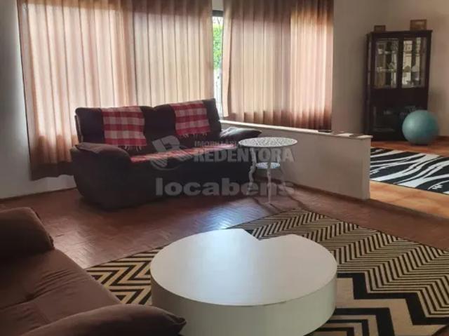 Jardim Alto Rio Preto Casa em bom local, em esquina com piscina, bem conservada