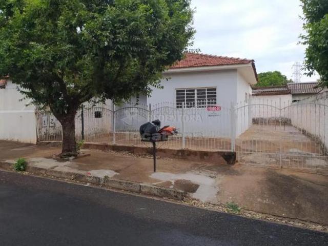 Jardim Alice 2 Casas, uma com 2 dormitórios e uma edicula com 1 dormitório