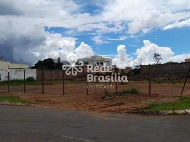 Jardim Botânico III Terreno, regularizado, nascente de esquina