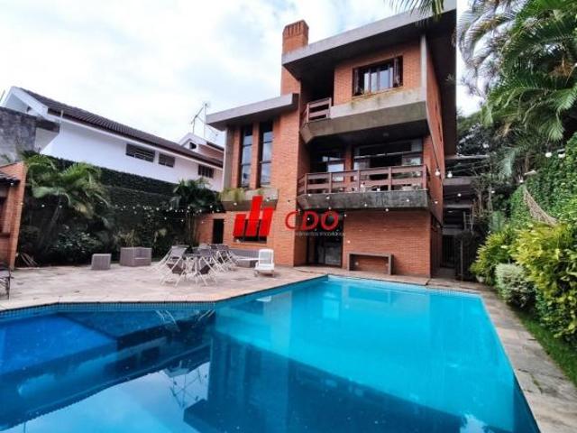 Jardim Guedala casa a venda: com 5 dormitórios, sendo 1 suíte Master, piscina, churrasqueira 4 salas
