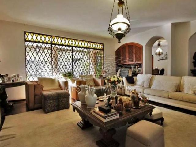 Jardim Guedala | Casa próxima à praça Vinícius de Moraes !
