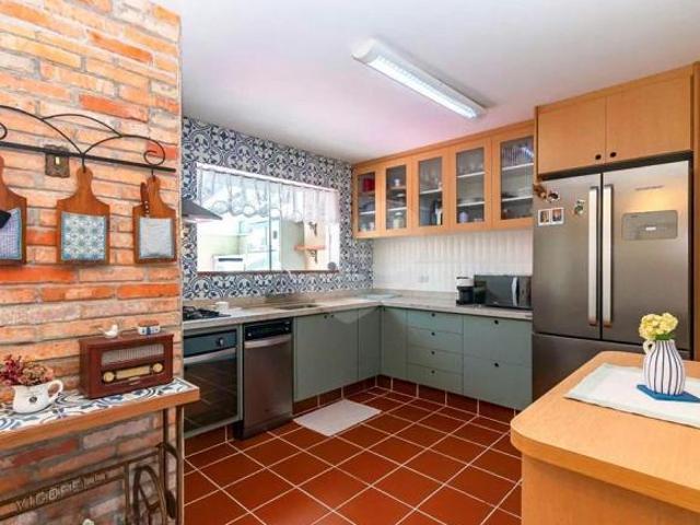 Jardim das Americas Sobrado em condominio 3 quartos sendo 1 suite 2 vagas 159,34m²