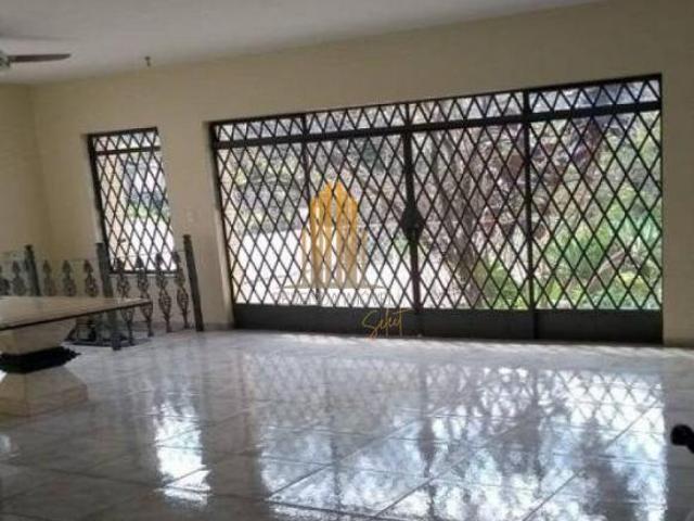 Jardim das Bandeiras Casa Assobradada com 380m2 três dormitórios uma suíte, 3 banheiros e 2 vagas