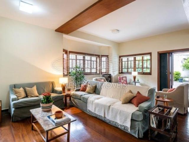 Jardim das Bandeiras | Excelente casa com 300 m² e bem localizada !