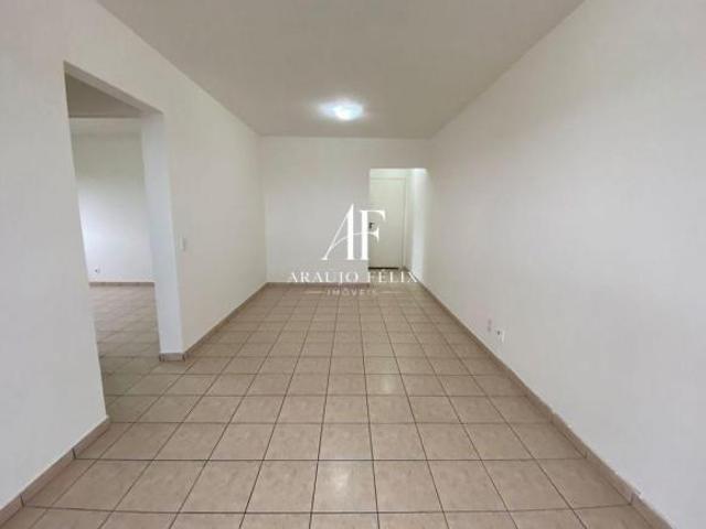 Jardim Ester Apartamento 60m² com sacada, andar alto, dois quartos, uma vaga