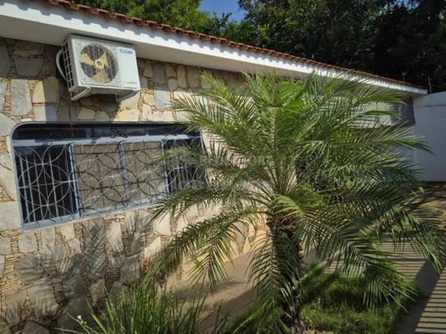 Jardim Estrela Casa de 03 dormitórios sendo 1 tipo apartamento, área gourmet com piscina