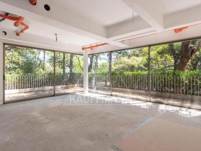 Jardim Europa Condomínio fechado na frente de uma linda Praça, nova nunca habitada no contra piso