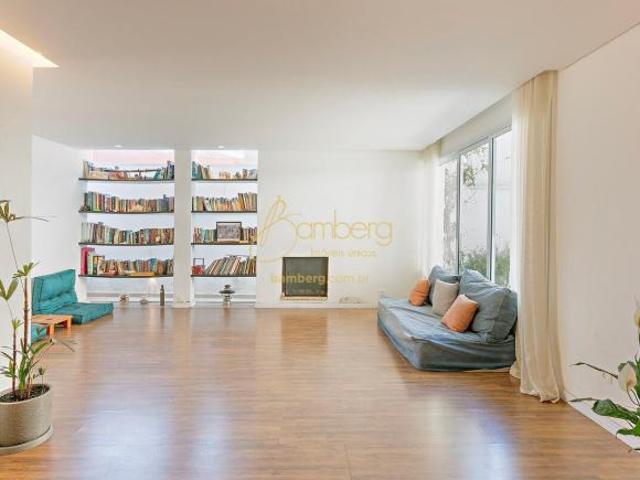 Jardim Leonor Casa com 4 suites e 3 vagas