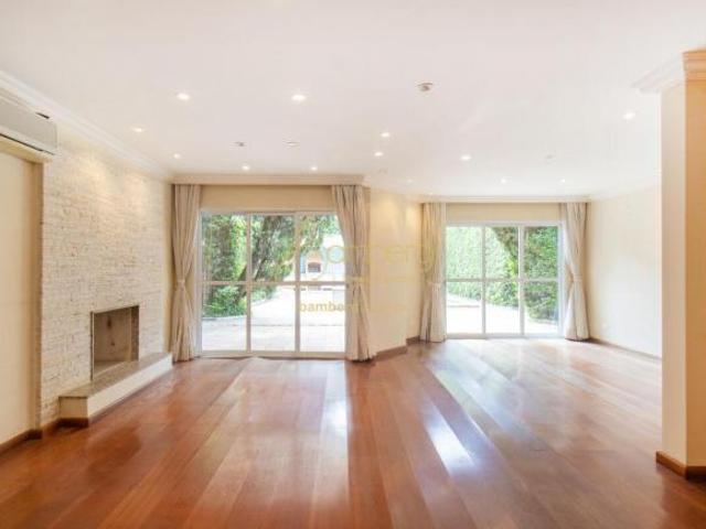 Jardim Leonor Casa com 500 m², 5 dormitórios 4 suítes, 8 vagas e lazer completo