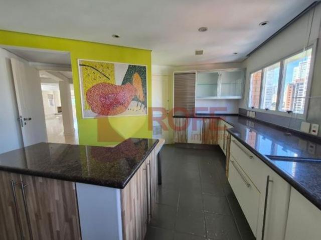 Jardim Lusitânia vista Praça Milão 4 suítes com 6 vagas Duplex